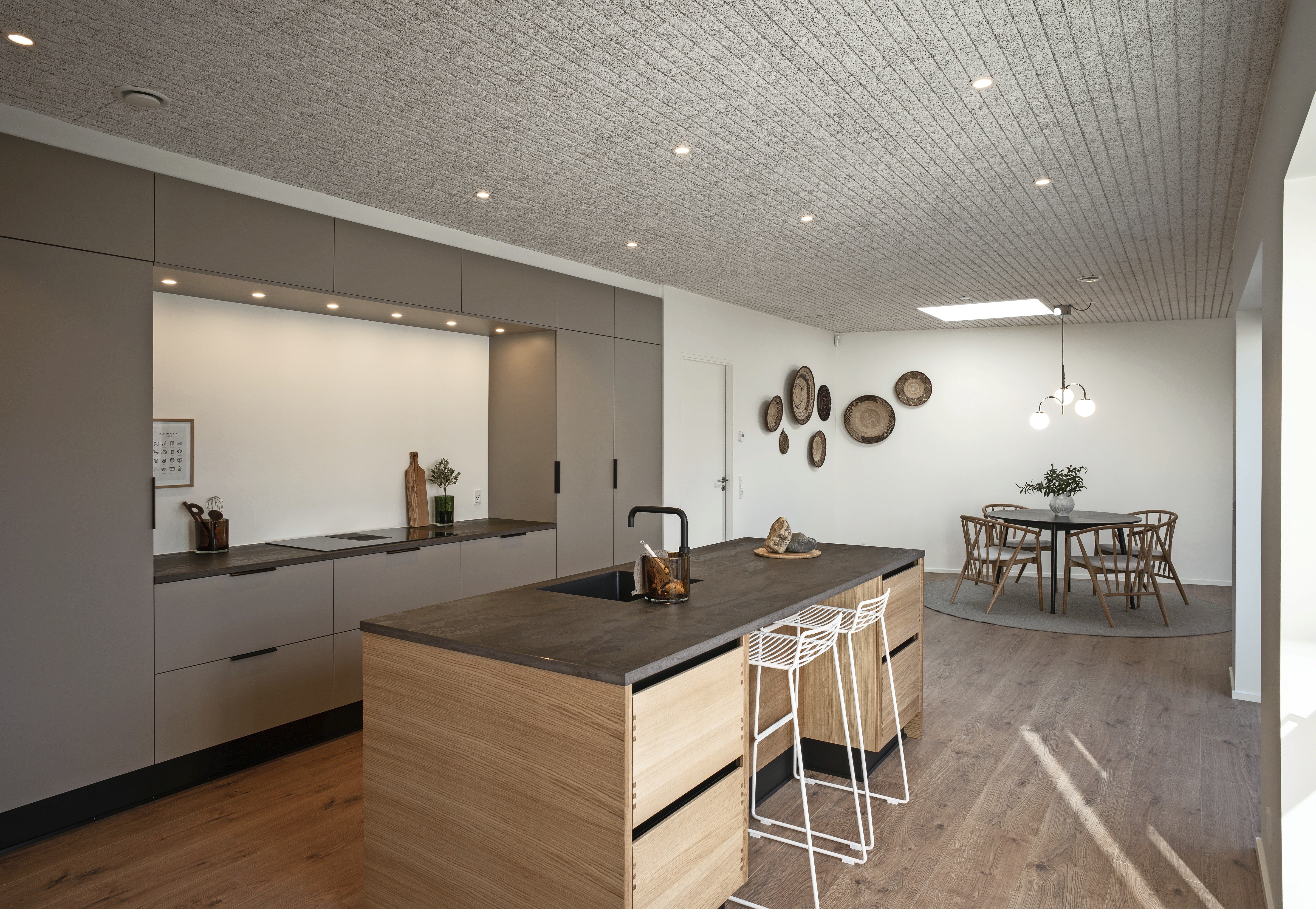 Troldtekt akustik træbeton v-line 1way 10 ultrafin hvid 25 mm 60x120 cm