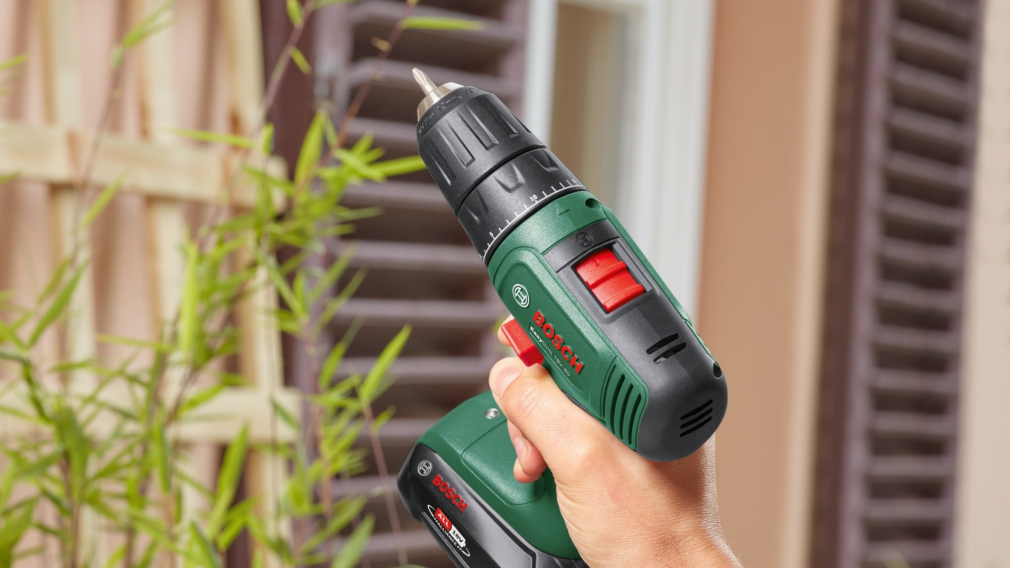Bosch Easy Drill 18V-40 Bore-/skruemaskine med 2 stk. 1,5Ah batteri og ...