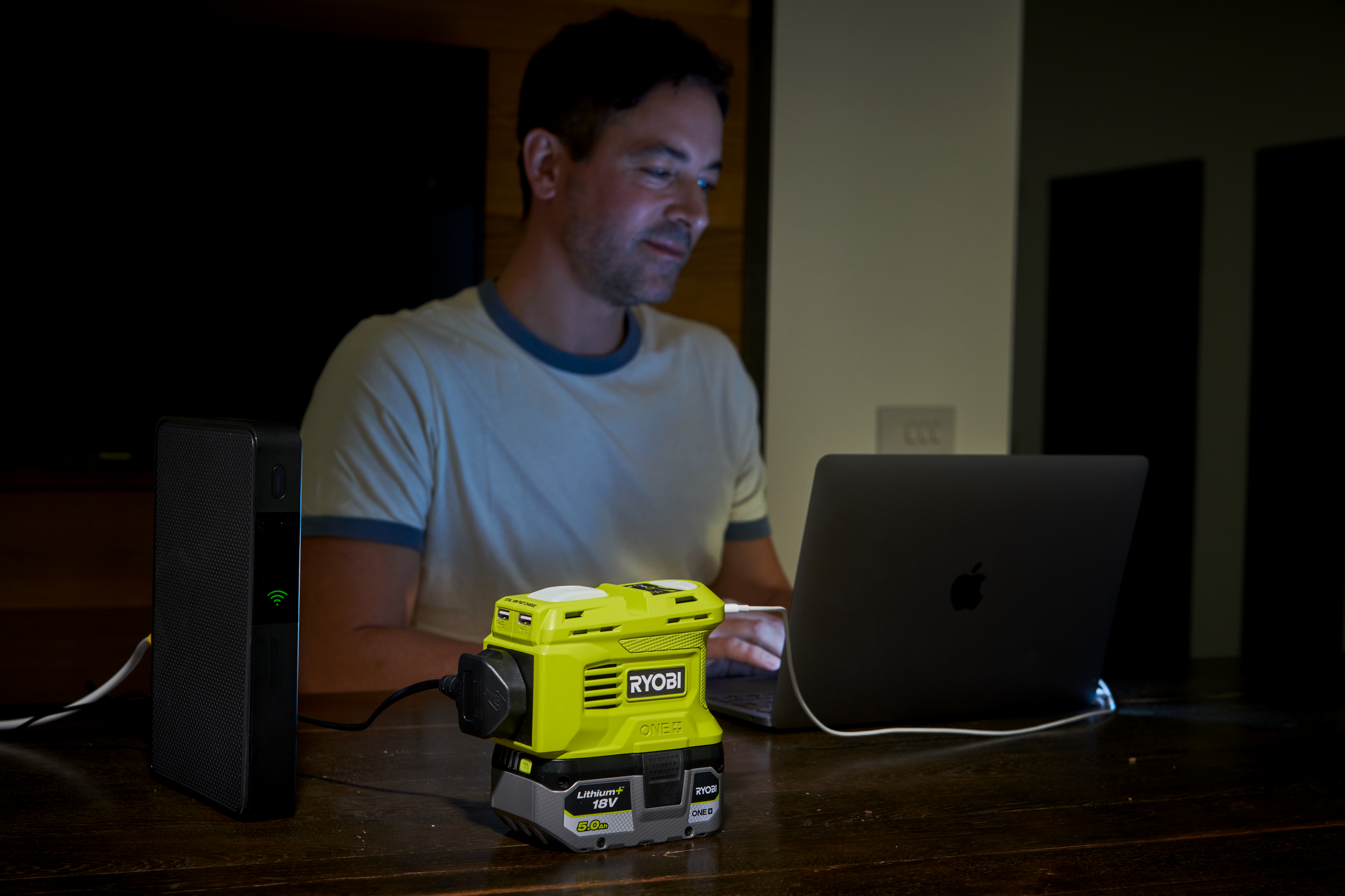 Ryobi RY18BI150B ONE+ 18V Batteri Inverter