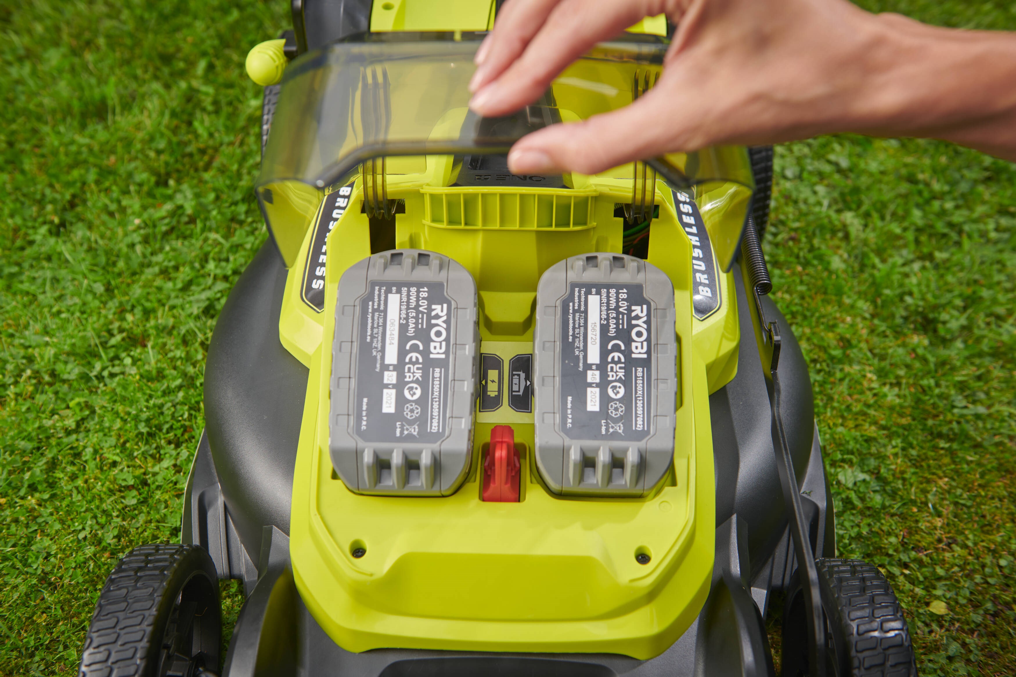 Ryobi RY18LMX40C-240 ONE+ 18V Plæneklipper med 2 stk. batteri og lader