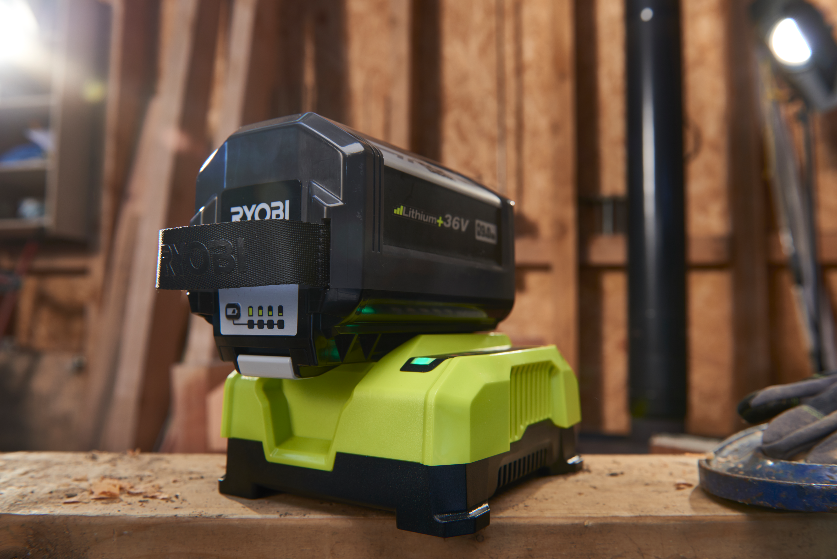 Ryobi RY36C60A 36V Hurtiglader